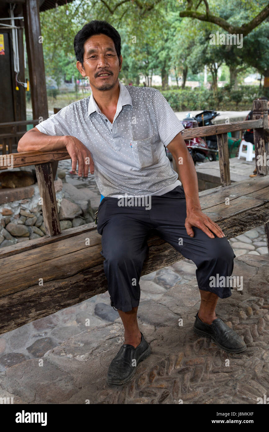 Yantou, Yongjia, Zhejiang, China. Local Resident Stock Photo - Alamy