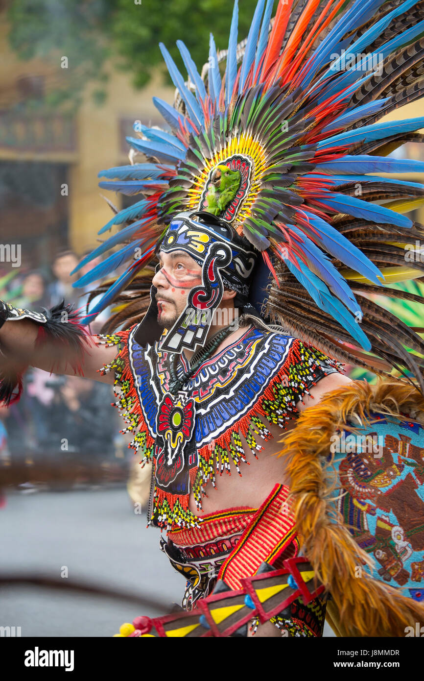 Danza Azteca High Resolution Stock Photography and Images - Alamy
