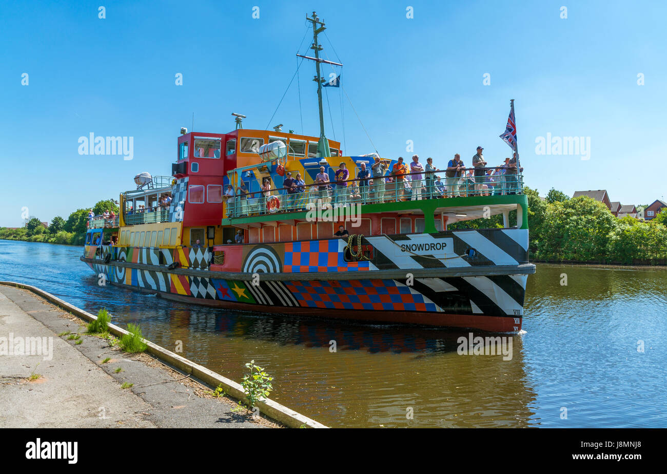 A view of the pleasure cruiser 'Snowdrop' sailing along the Manchester ...