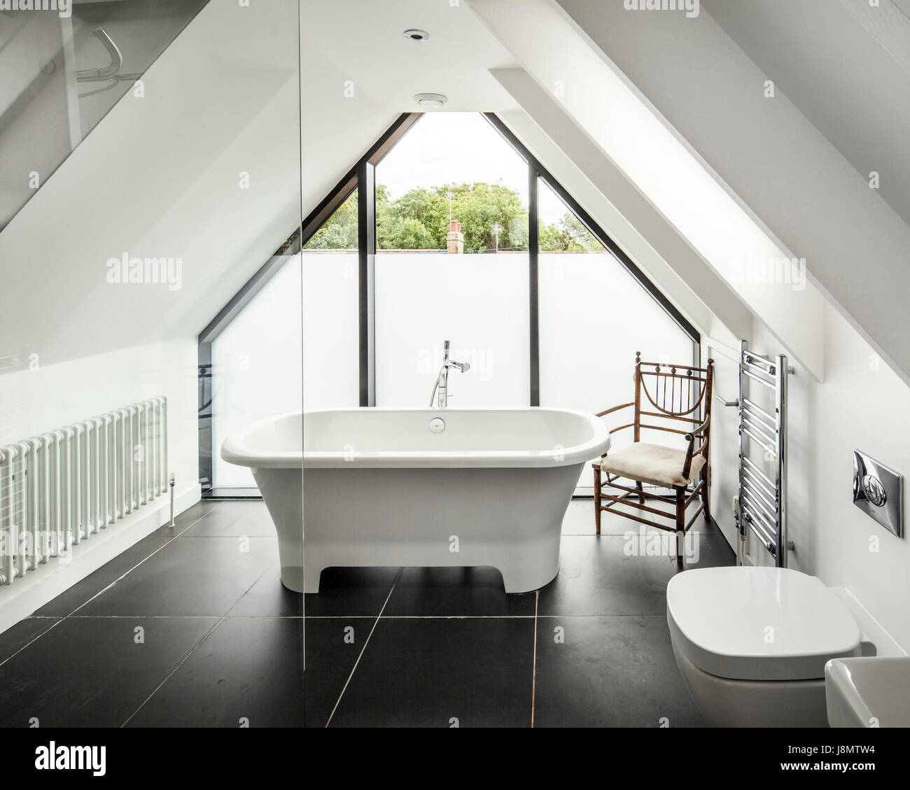 Bathroom. Elmthorpe Road, Oxford, United Kingdom. Architect: Waind ...