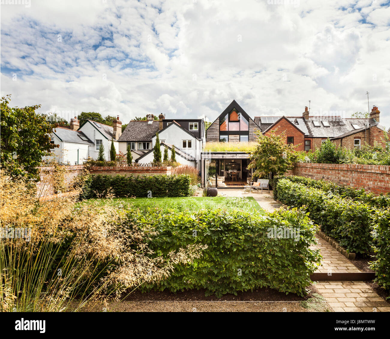 Garden. Elmthorpe Road, Oxford, United Kingdom. Architect: Waind Gohil ...
