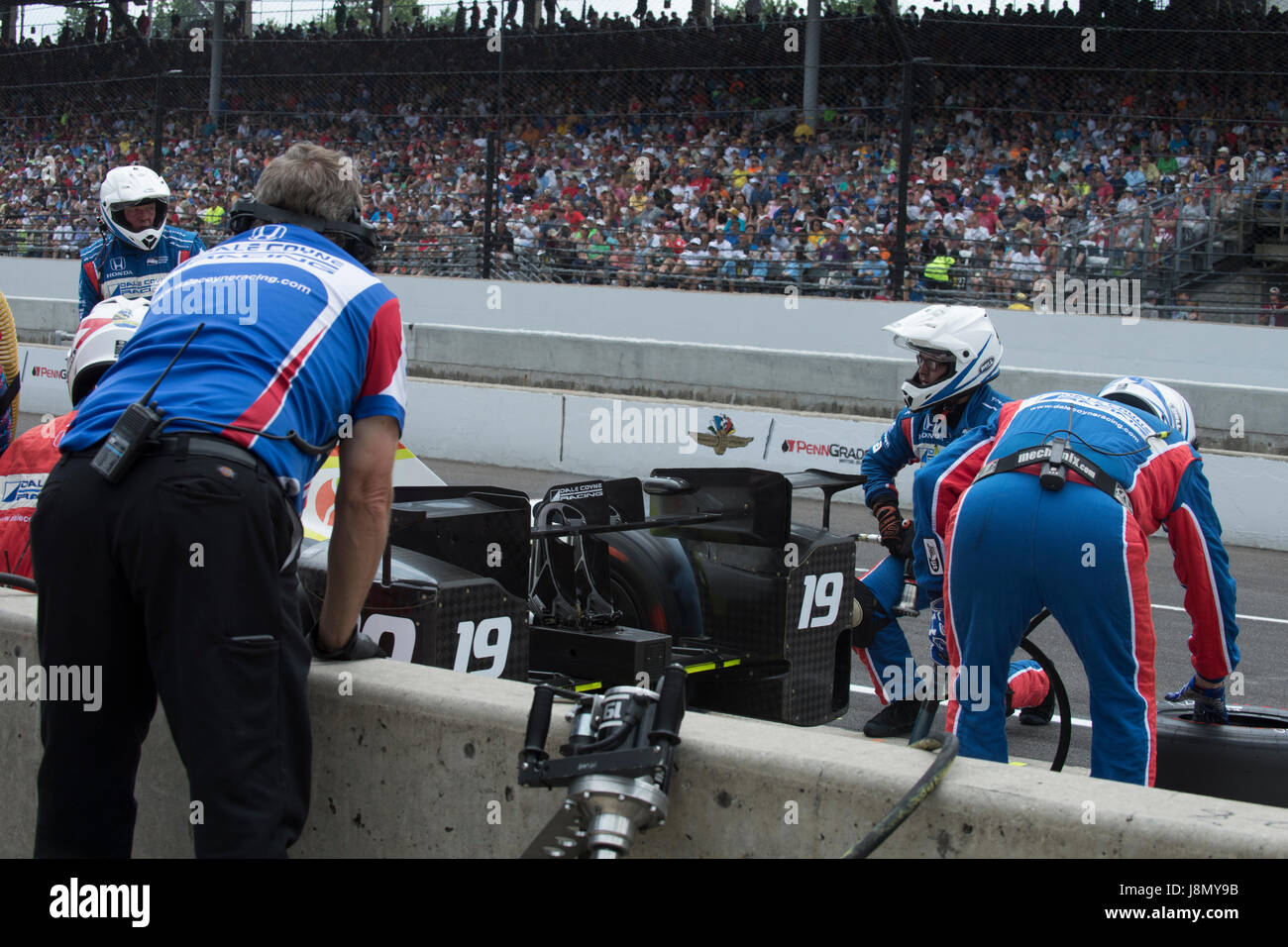 Spectators indy 500 hi-res stock photography and images - Alamy