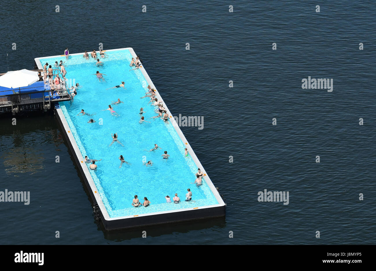 Berlin, Germany. 29th May, 2017. Numerous visitors enjoy their time in ...