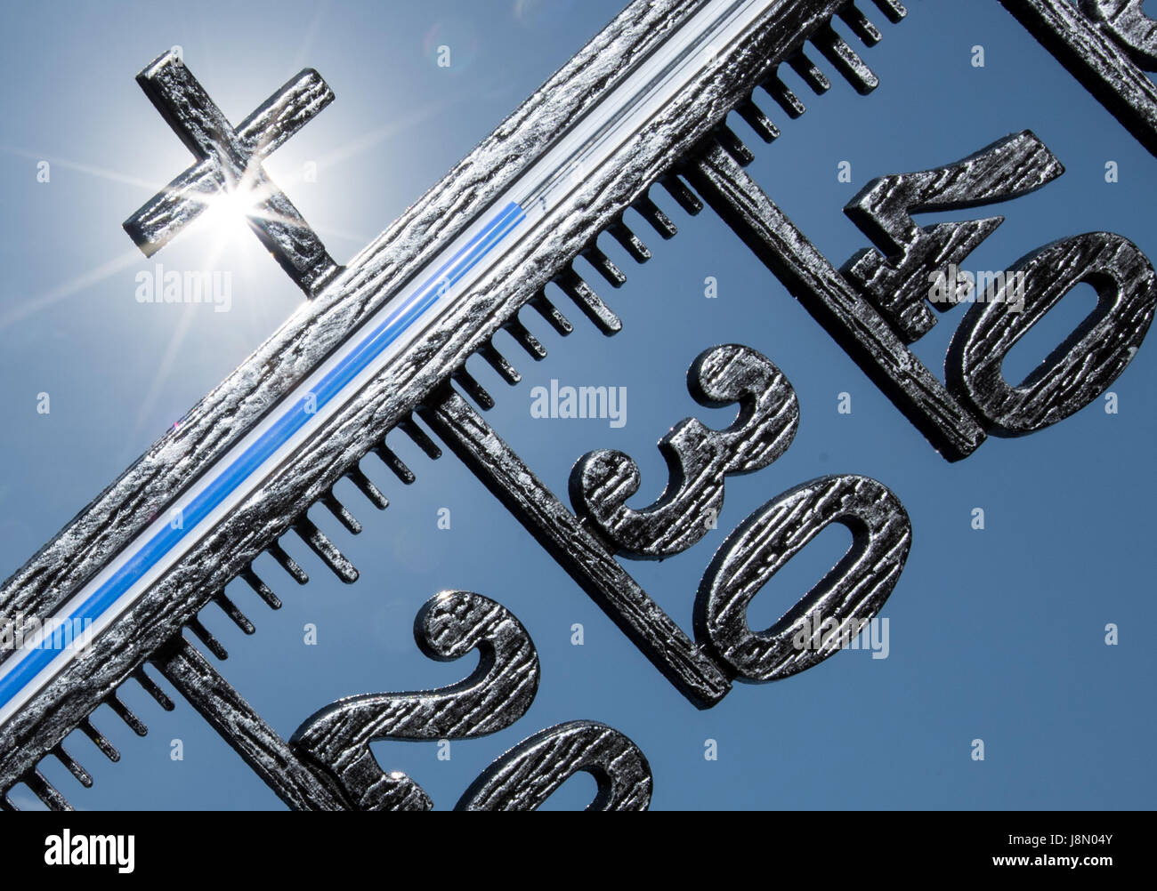 A thermometre indicates 35 degrees in Freiburg, Germany, 29 May 2017 ...