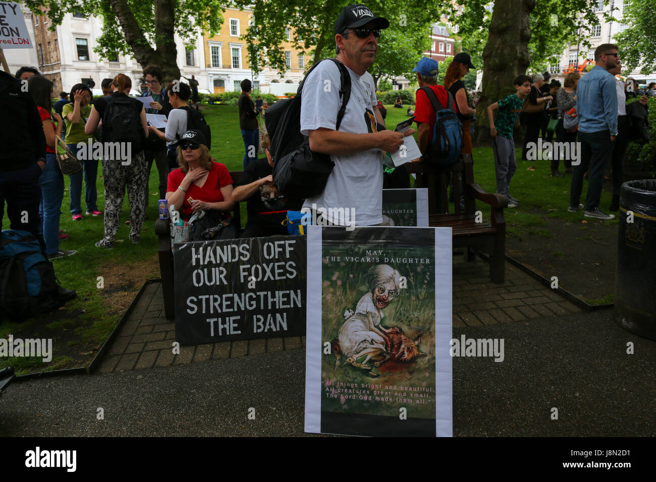 Fox hunting ban 2004 hi-res stock photography and images - Alamy