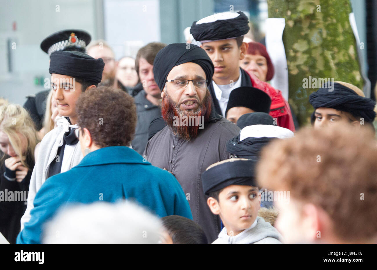 Manchester, UK. 29th May, 2017. Members of Greengate Mosque Oldham join ...