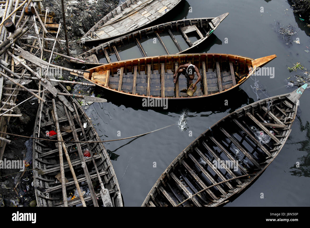 Oil pollution from boats hi-res stock photography and images - Alamy