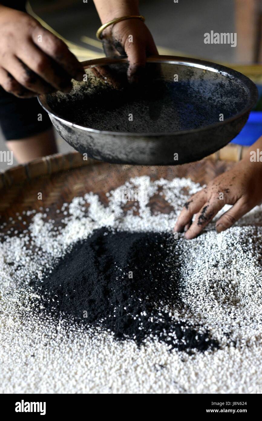 (170530) -- RONGJIANG, May 30, 2017 (Xinhua) -- A villager refines the ...