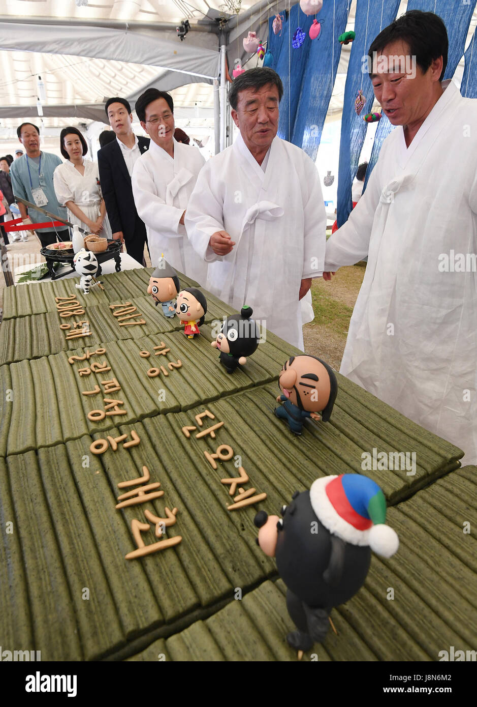 Gangneung Dano Festival underway People look at 2,018 servings of ...