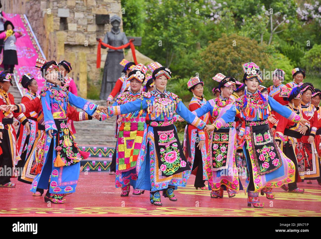 Maoxian, China's Sichuan Province. 30th May, 2017. Women of Qiang ...