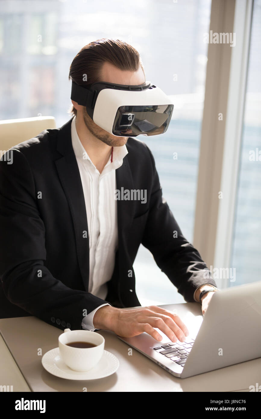 Vr in the workplace hi-res stock photography and images - Alamy