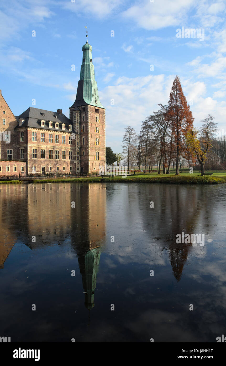 castle on water Stock Photo - Alamy