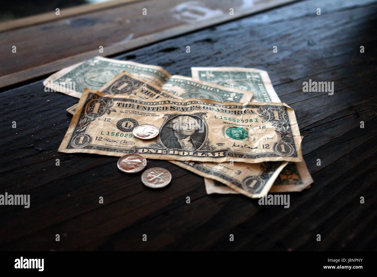Pays in dollar bills on a bar counter Stock Photo - Alamy