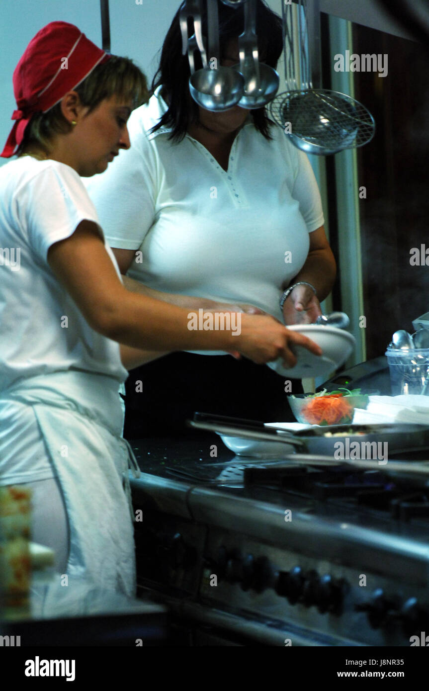 Cook in the restaurant commercial kitchen Stock Photo - Alamy
