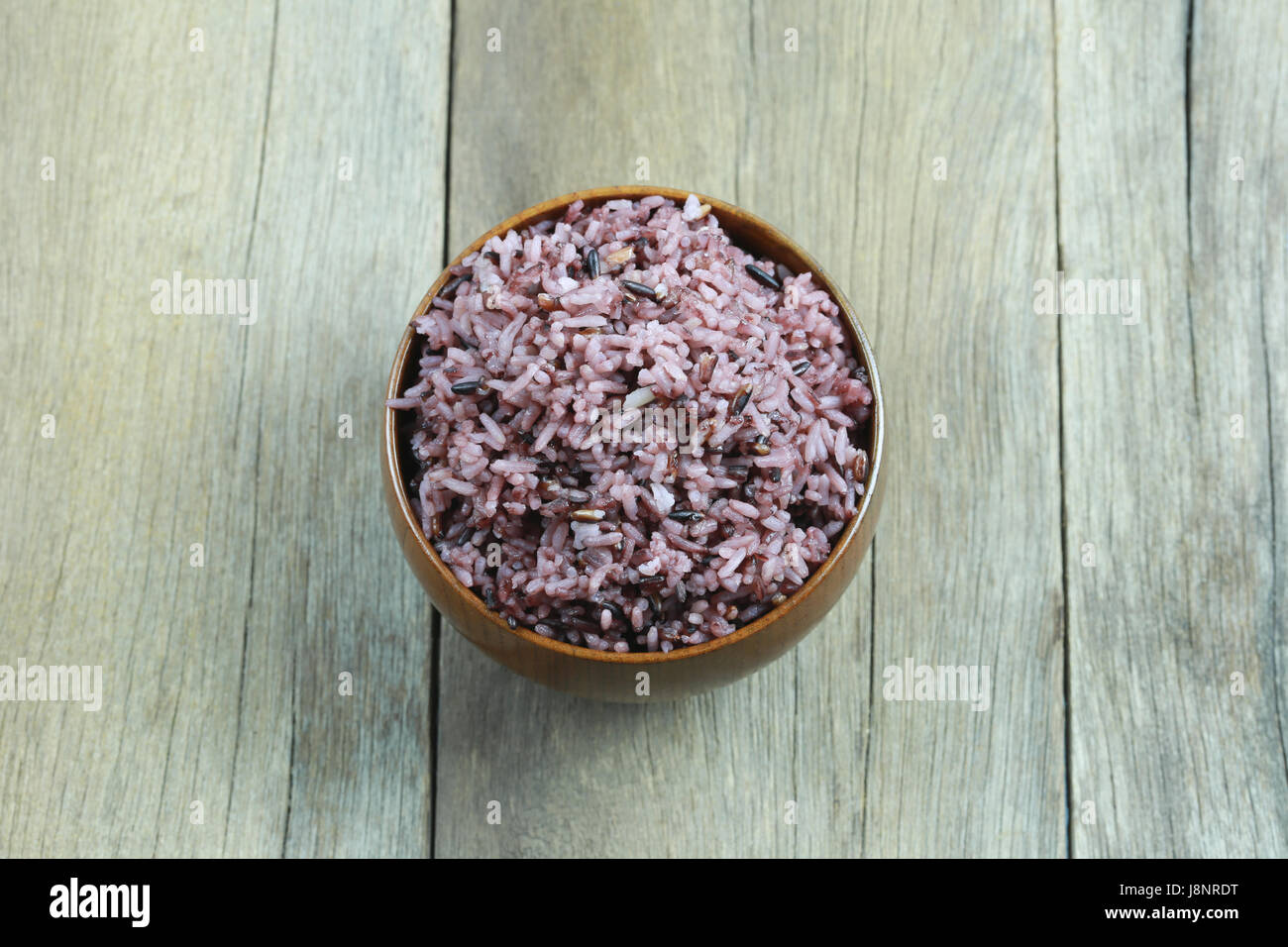 Organic Rice berry in wooden dish on wood background Stock Photo - Alamy