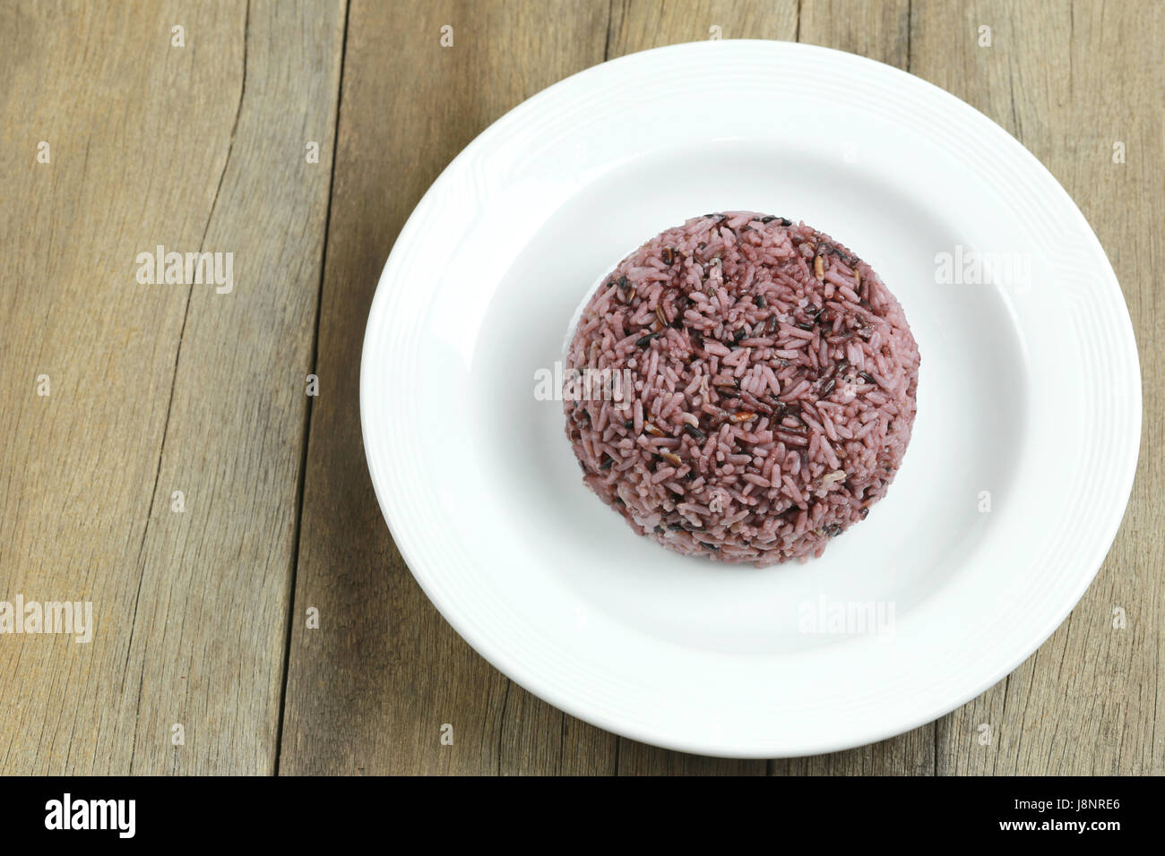 Organic Rice berry in white dish on wooden background Stock Photo - Alamy