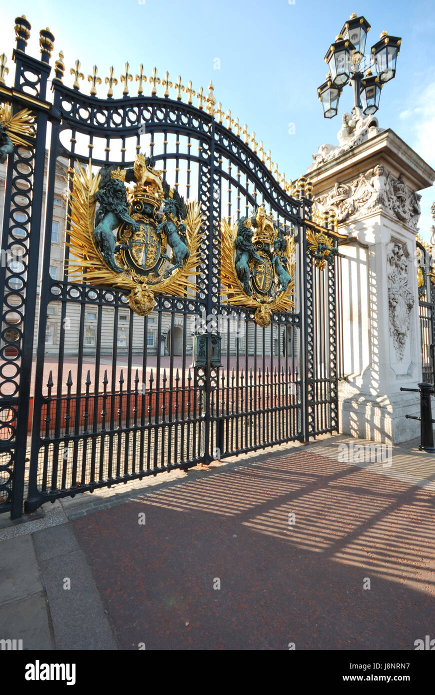 lights, closed, palace, gates, crest, royal, drive, lights, closed ...