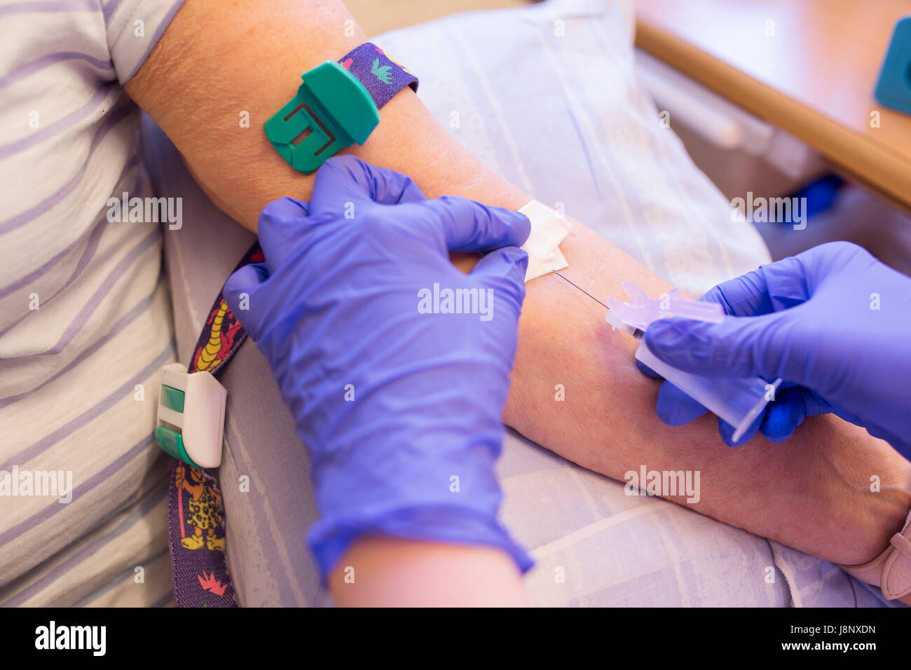 Drawing blood hi-res stock photography and images - Alamy