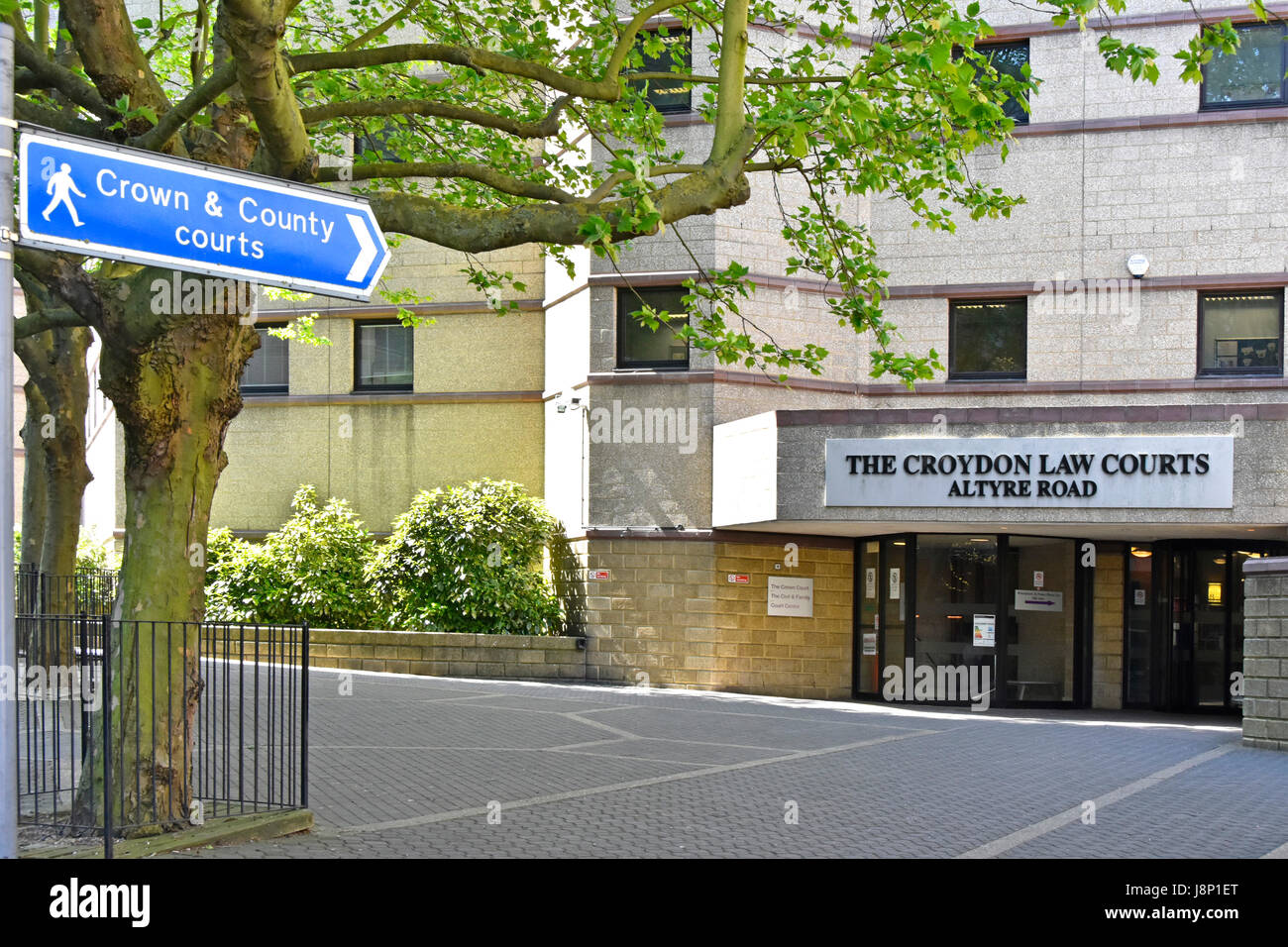 Croydon crown court entrance London UK Law Courts building in Altyre ...
