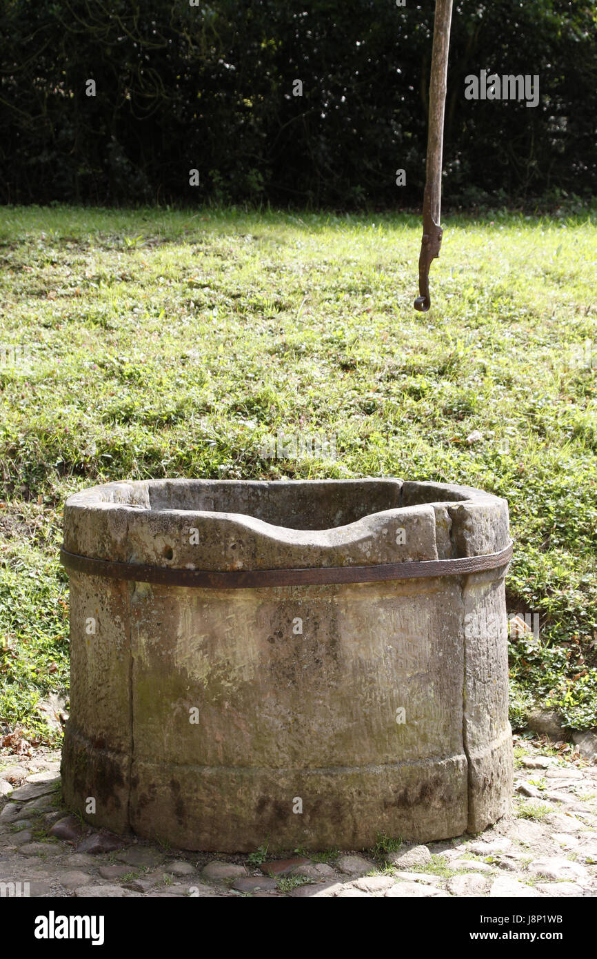 Drinking fountain historical hi-res stock photography and images - Alamy