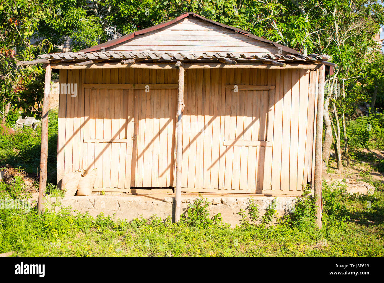 Wooden farm shack, Vinales Stock Photo - Alamy