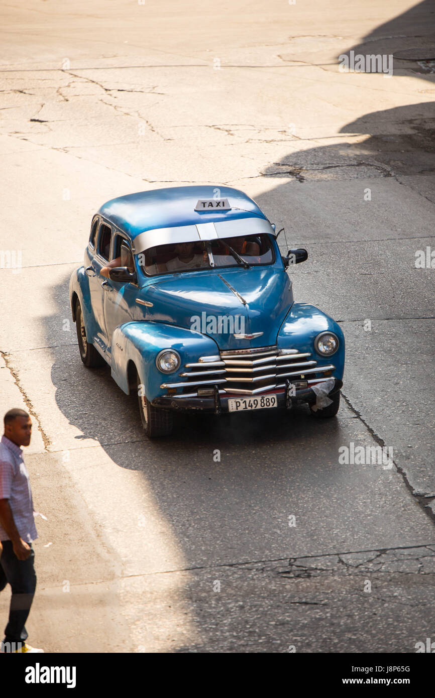 Old Cuban Taxi Stock Photo - Alamy