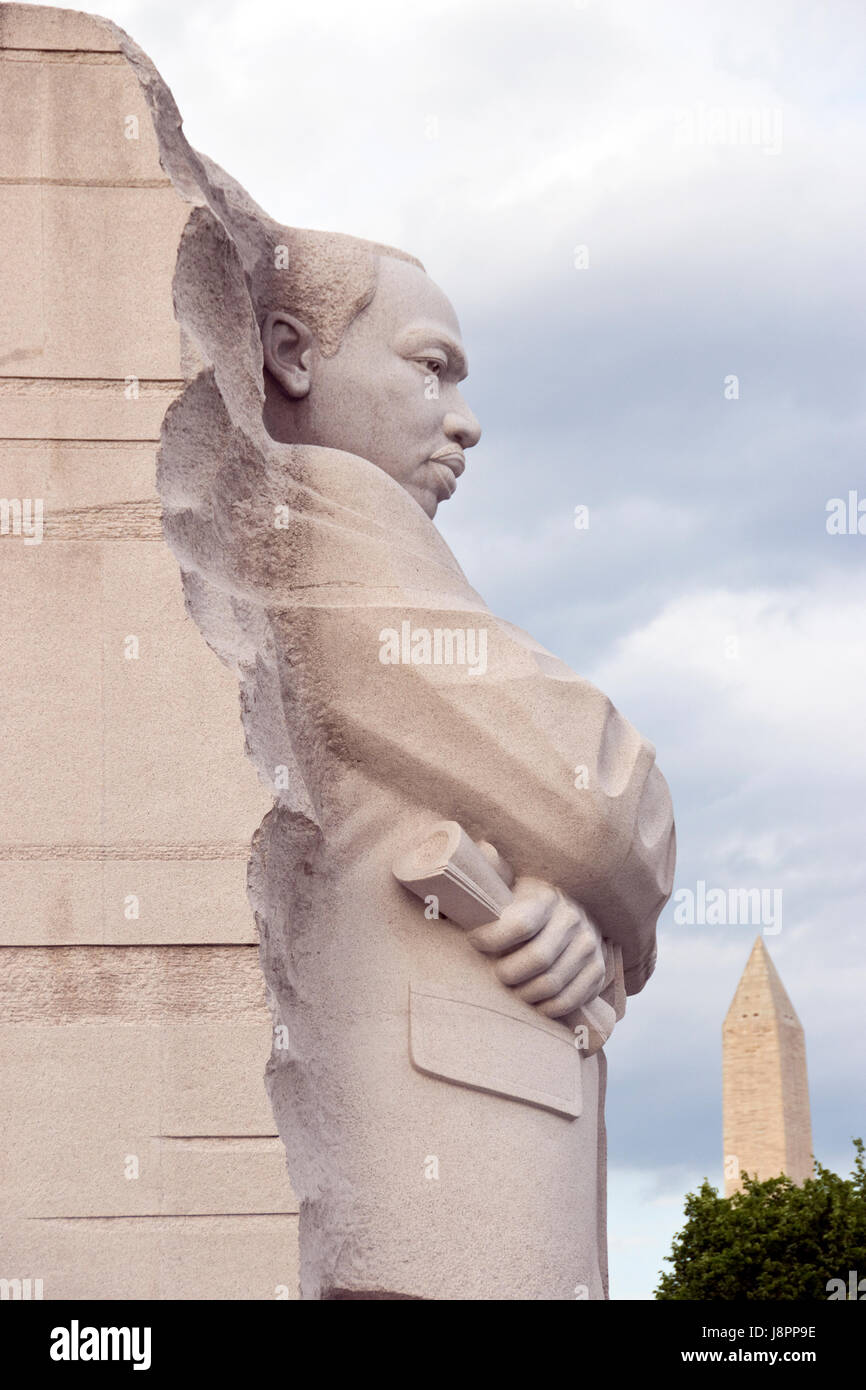 The Martin Luther King Memorial, with the Washington Monument seen in ...