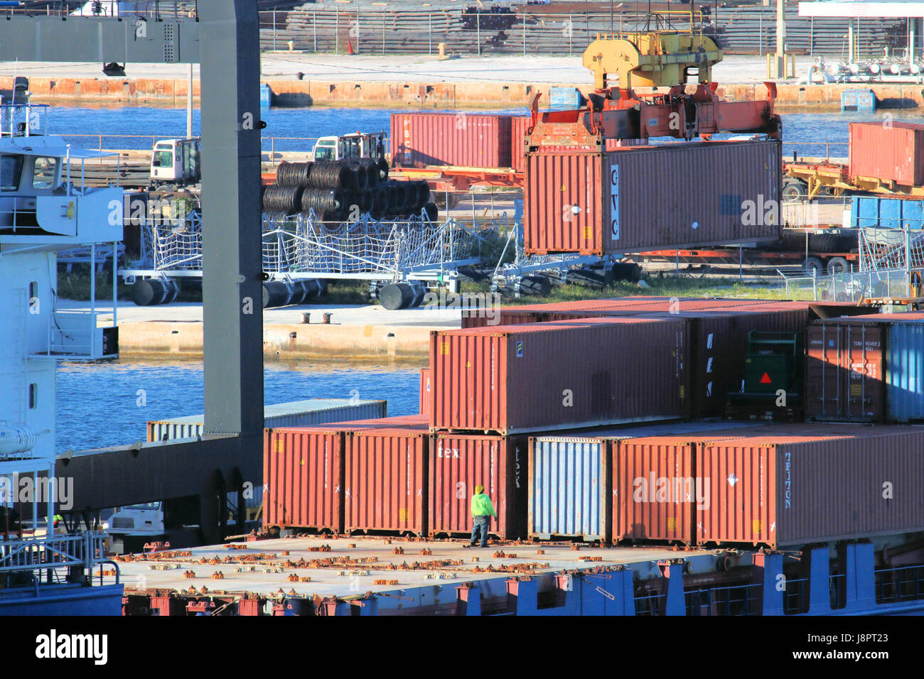 Shipping container loading onto ship hi-res stock photography and ...