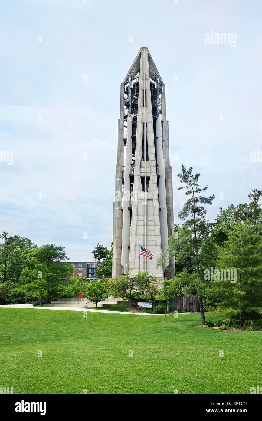 NAPERVILLE, ILLINOIS - MAY 26, 2017: Moser Tower and Millennium ...