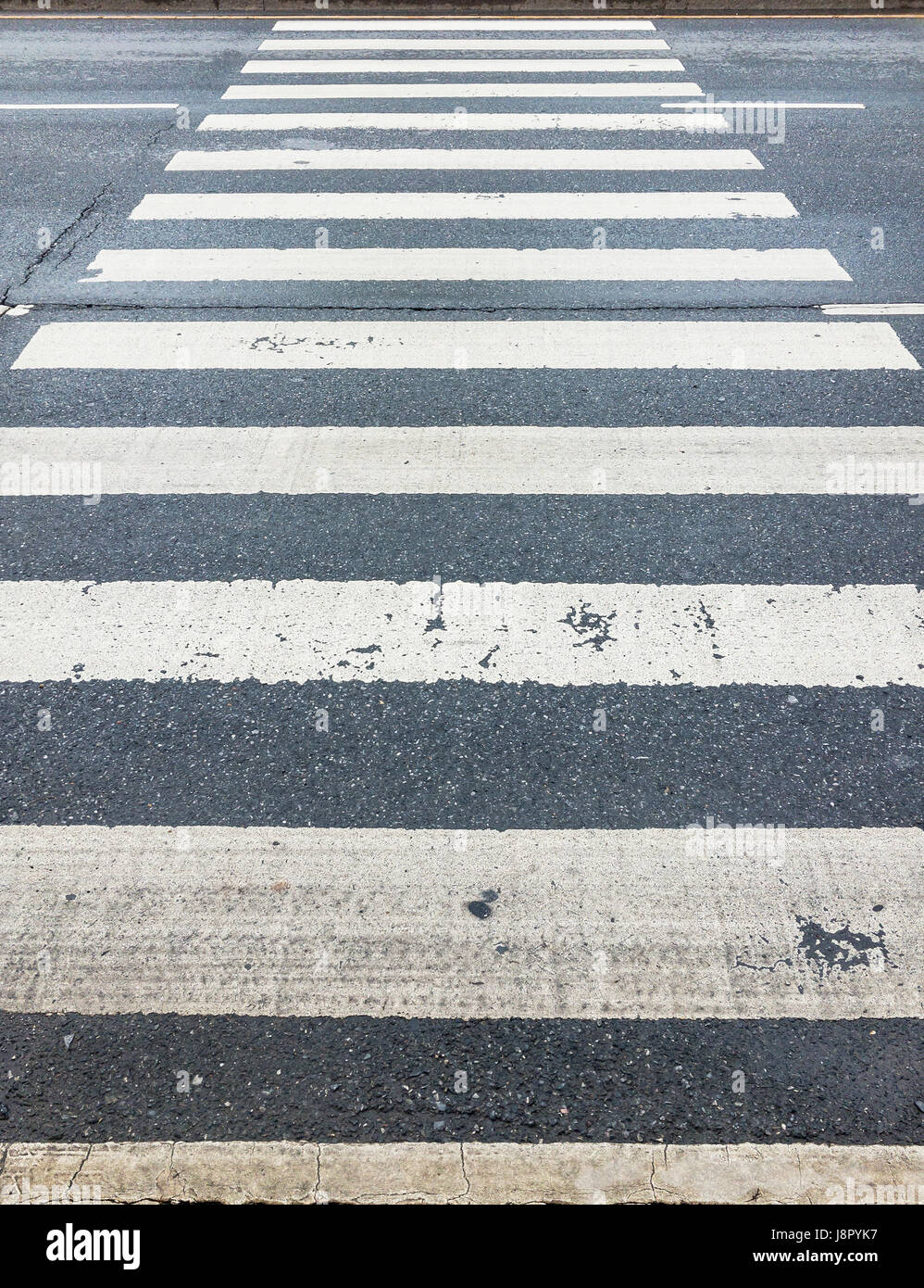 Empty crosswalk hi-res stock photography and images - Alamy