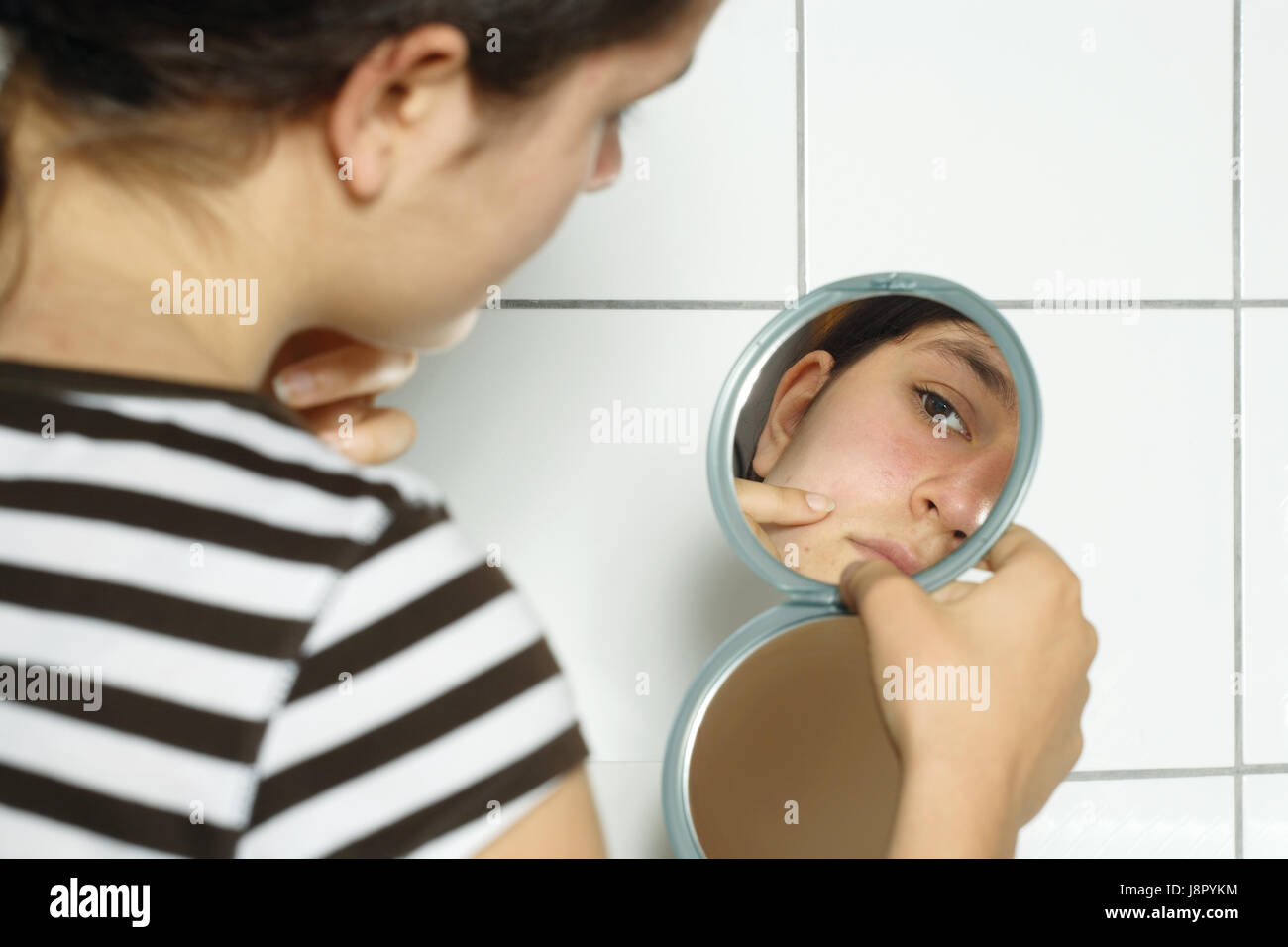 skin, look, glancing, see, view, looking, peeking, looking at, mirror ...