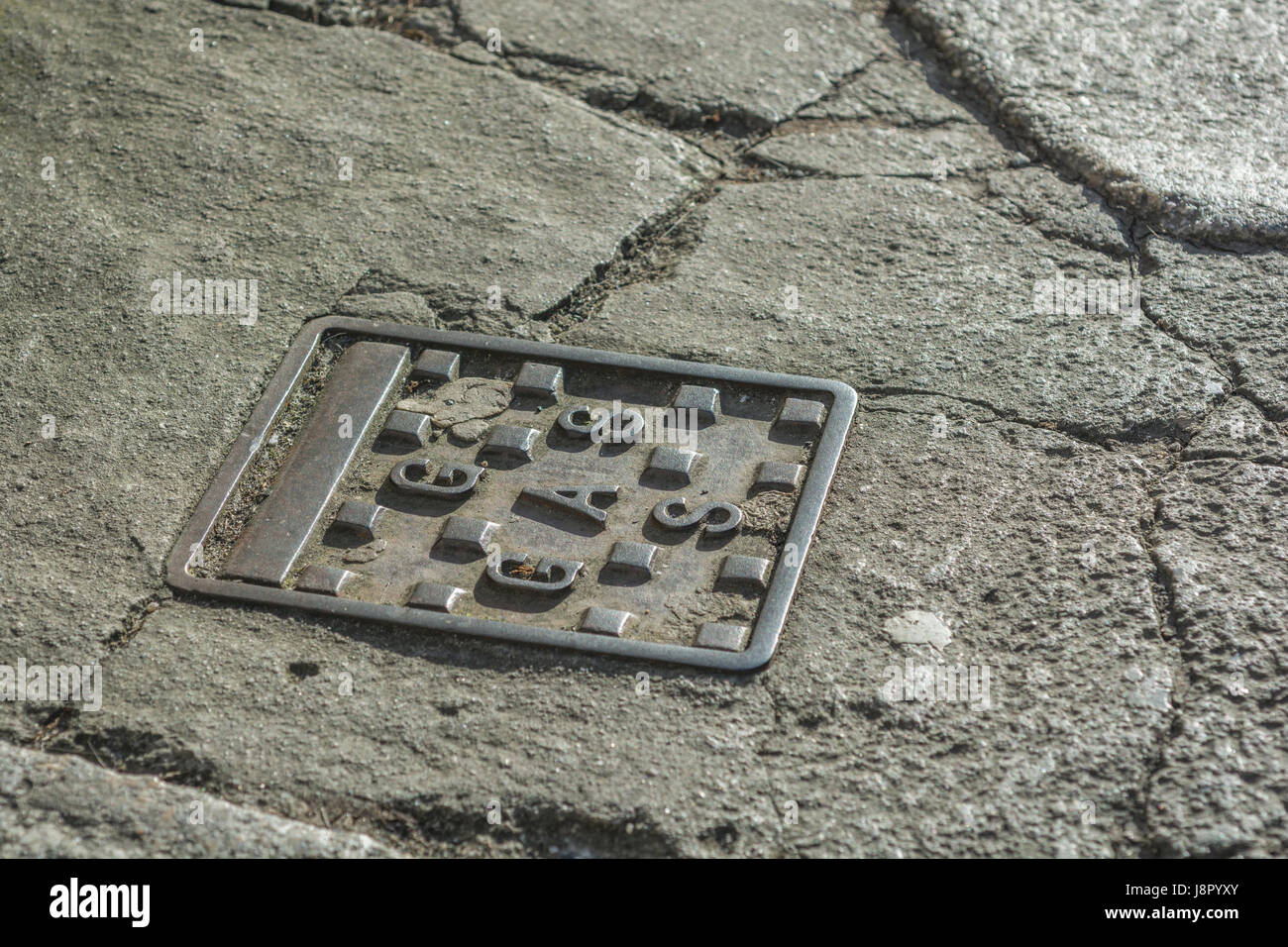 Pavement cover for UK domestic gas supply to a property Stock Photo - Alamy