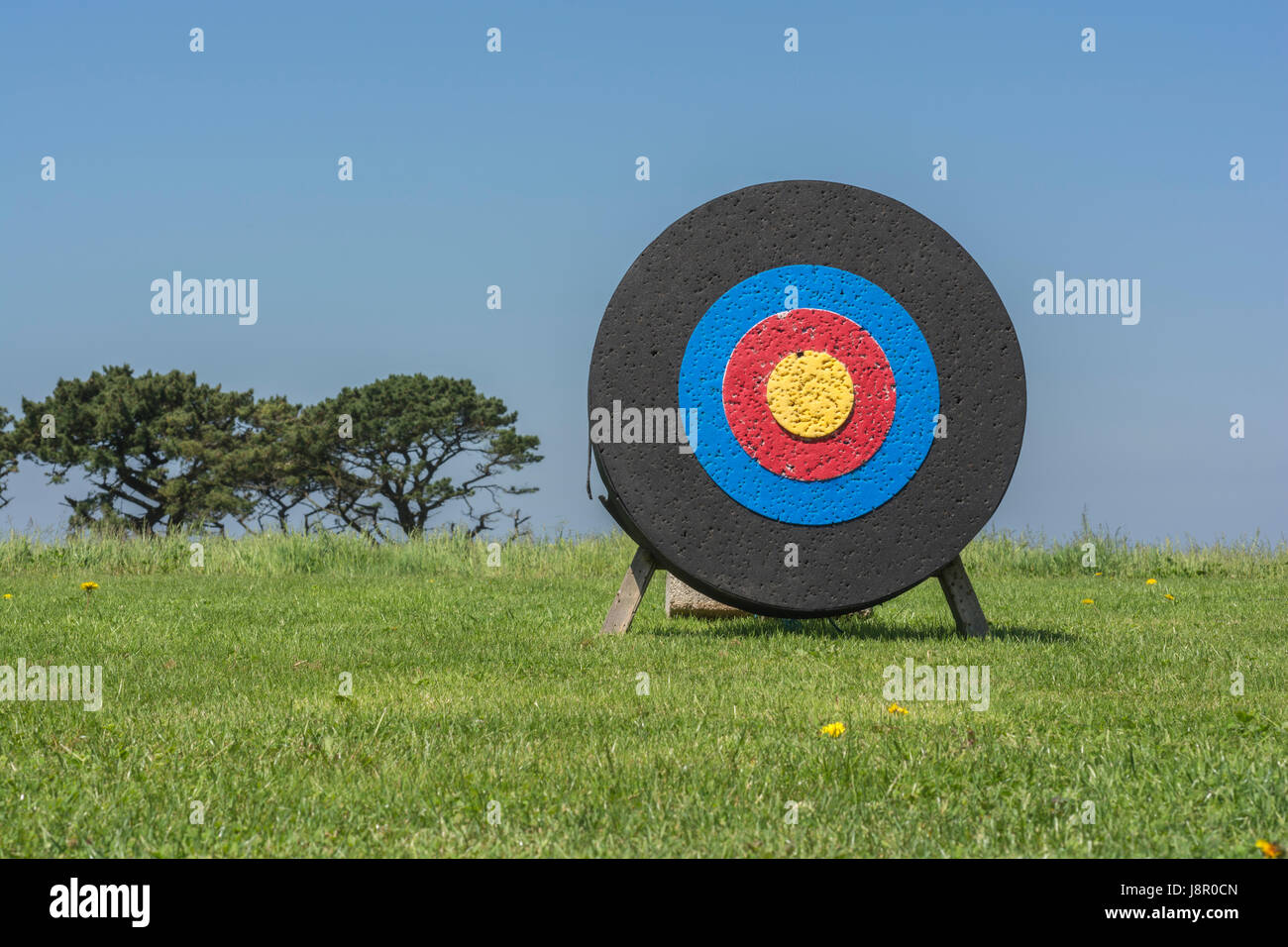 Target arrow missing bullseye hi-res stock photography and images - Alamy