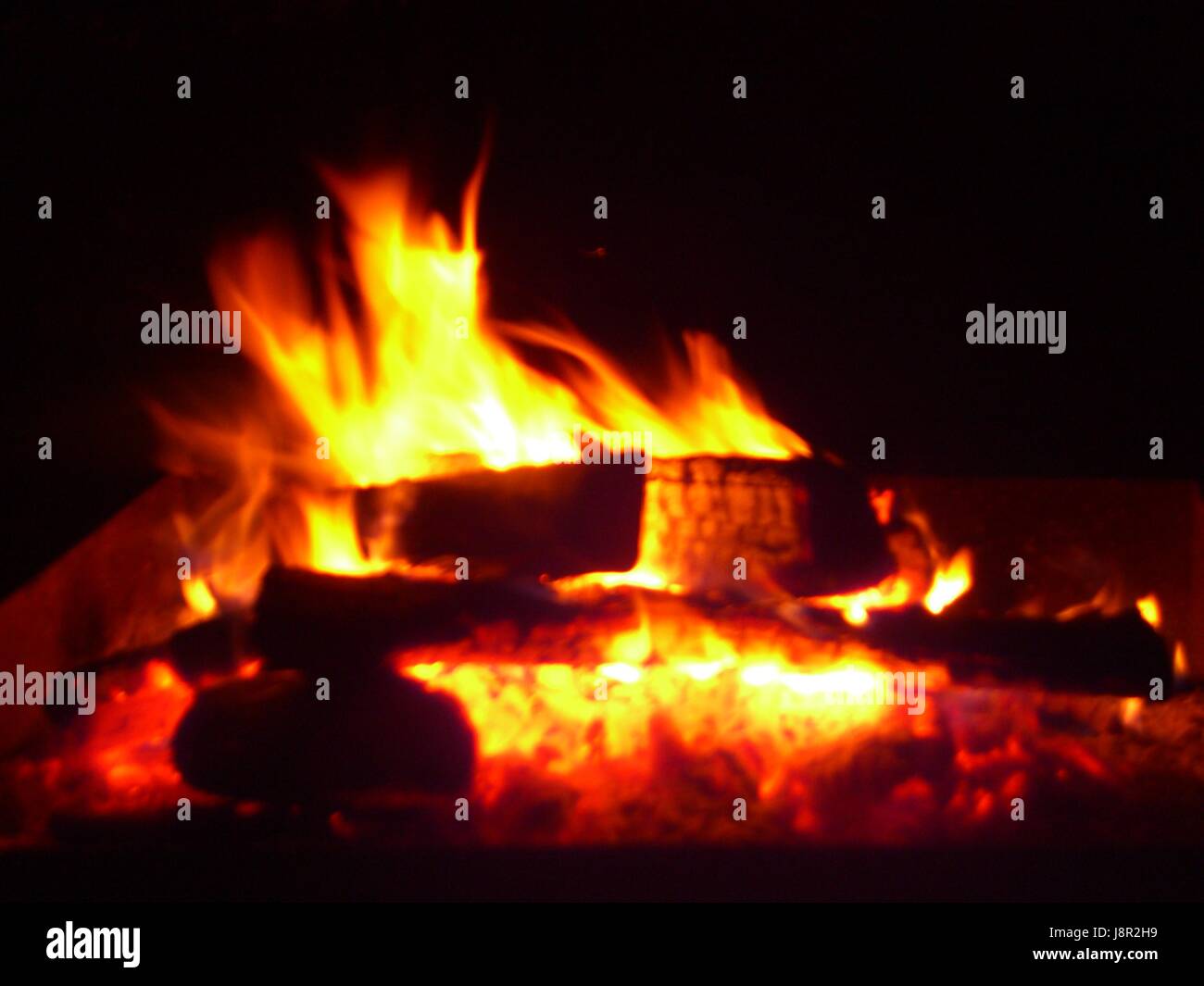 Burning wooden log flame on fire in fireplace Stock Photo - Alamy