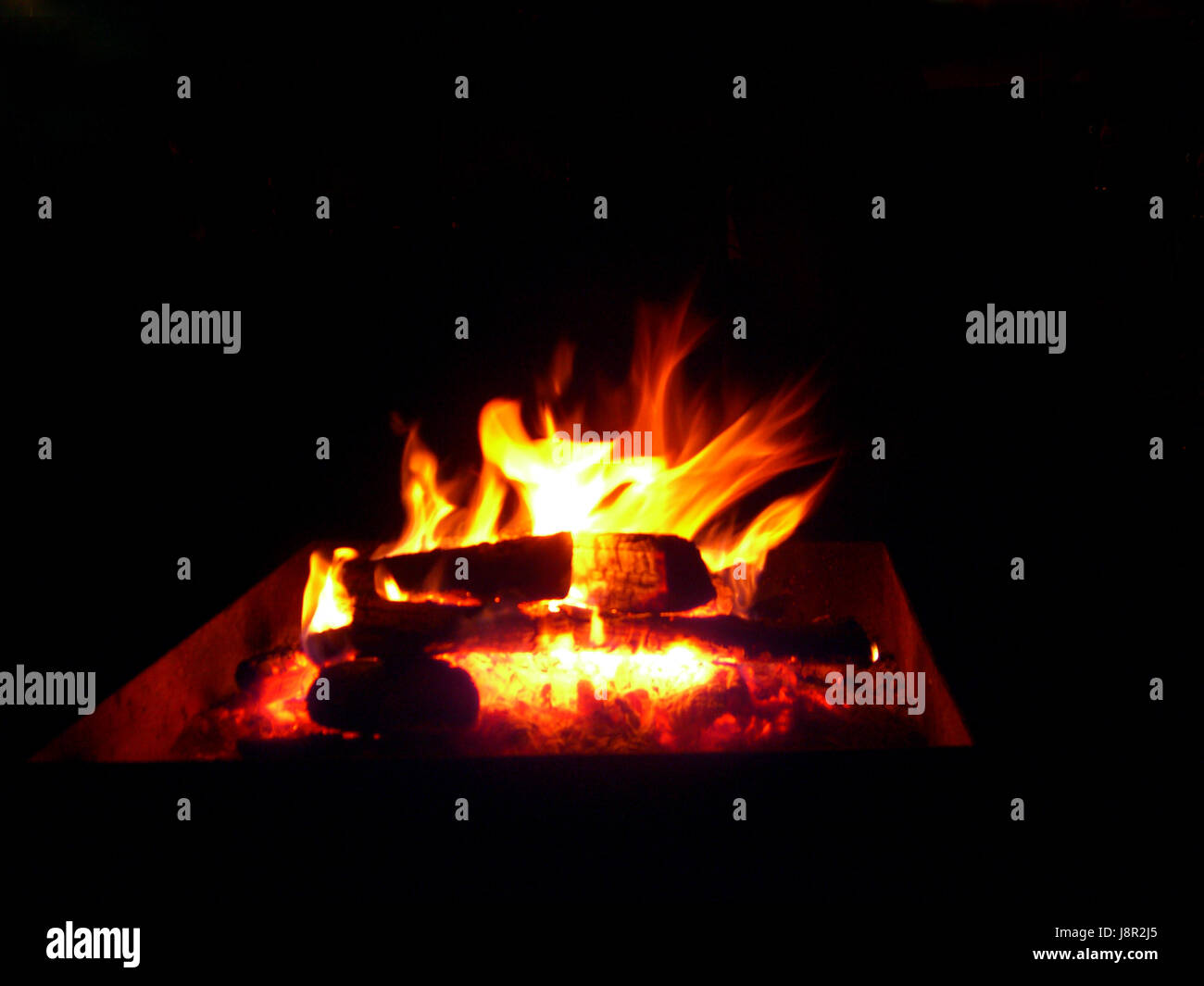 Burning wooden log flame on fire in fireplace Stock Photo - Alamy