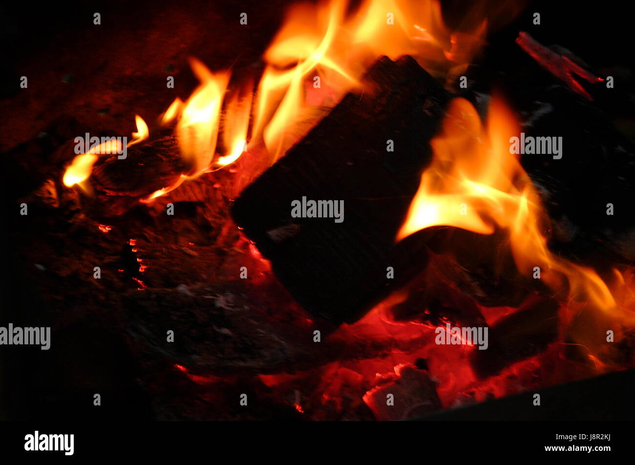 Burning wooden log flame on fire in fireplace Stock Photo - Alamy