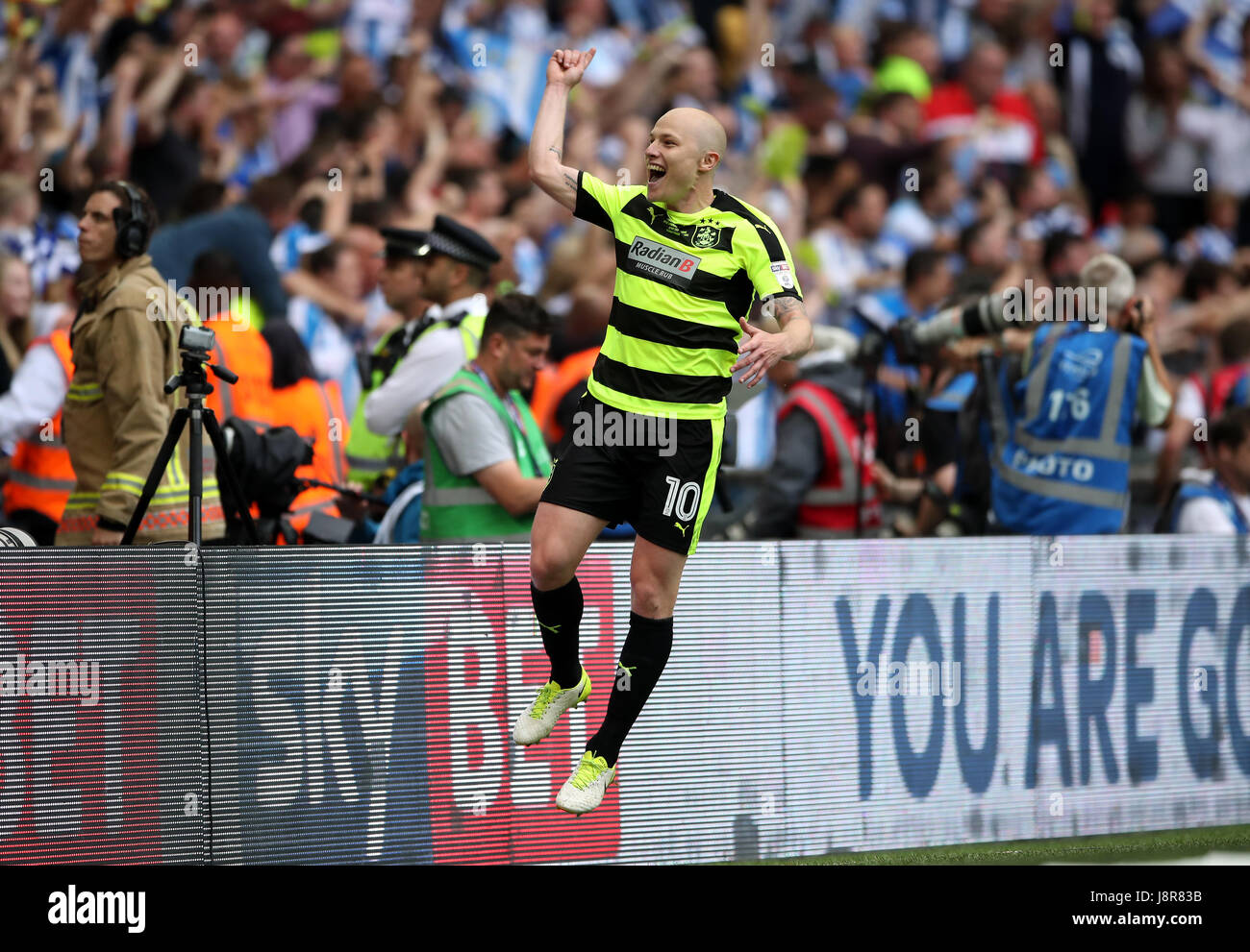 Huddersfield Town's Aaron Mooy celebrates winning the penalty shoot-out ...