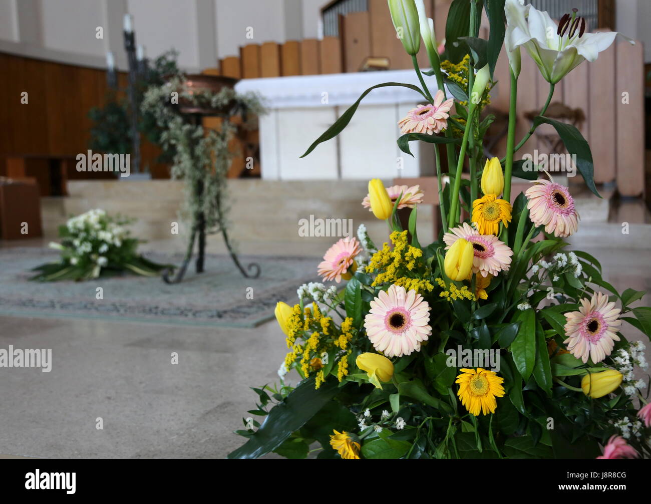 Altar of lilies hi-res stock photography and images - Alamy