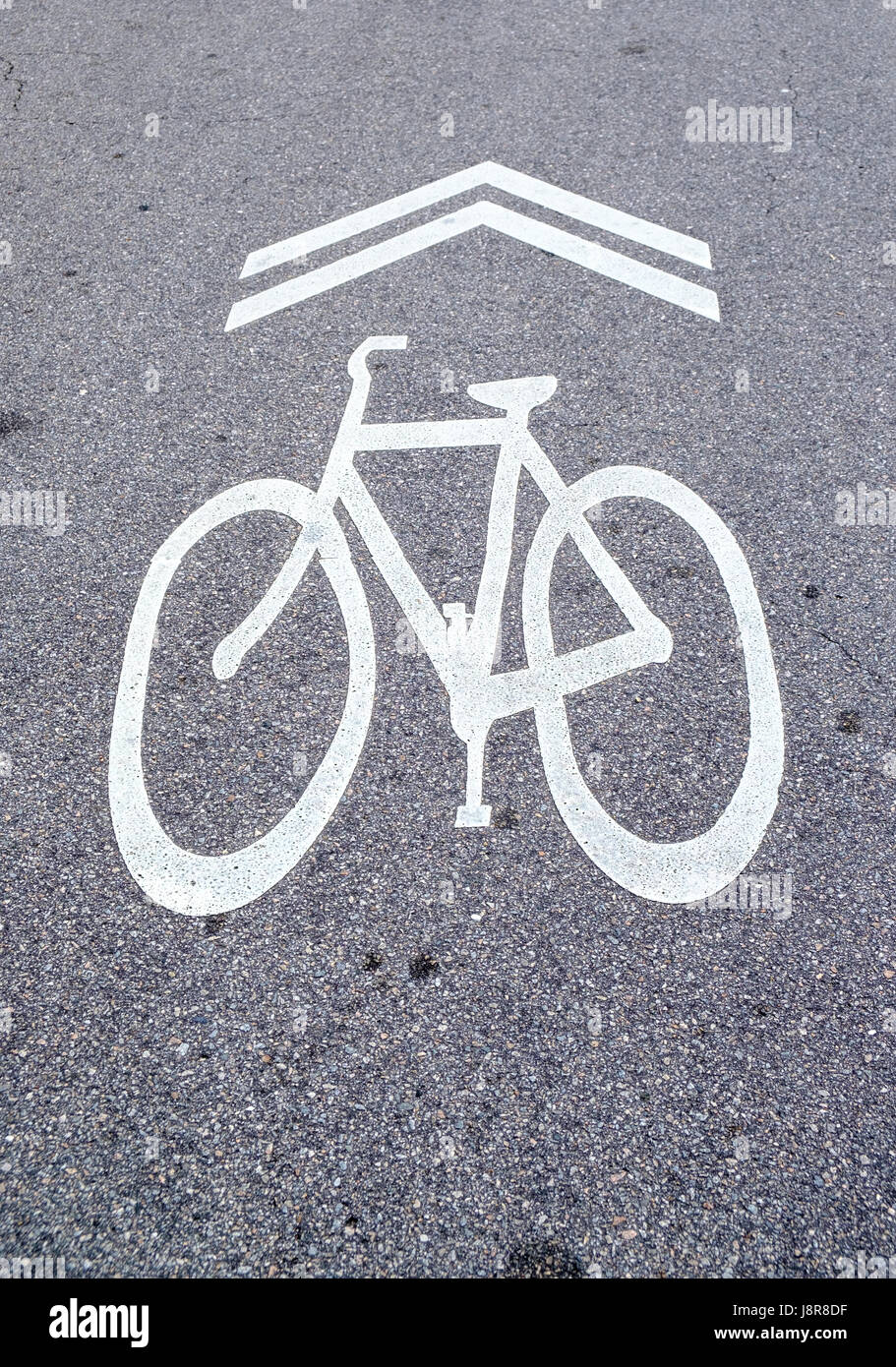 Cycle sign on road Stock Photo - Alamy