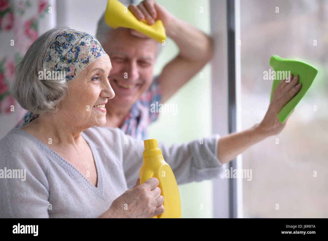 couple washing windows together Stock Photo - Alamy
