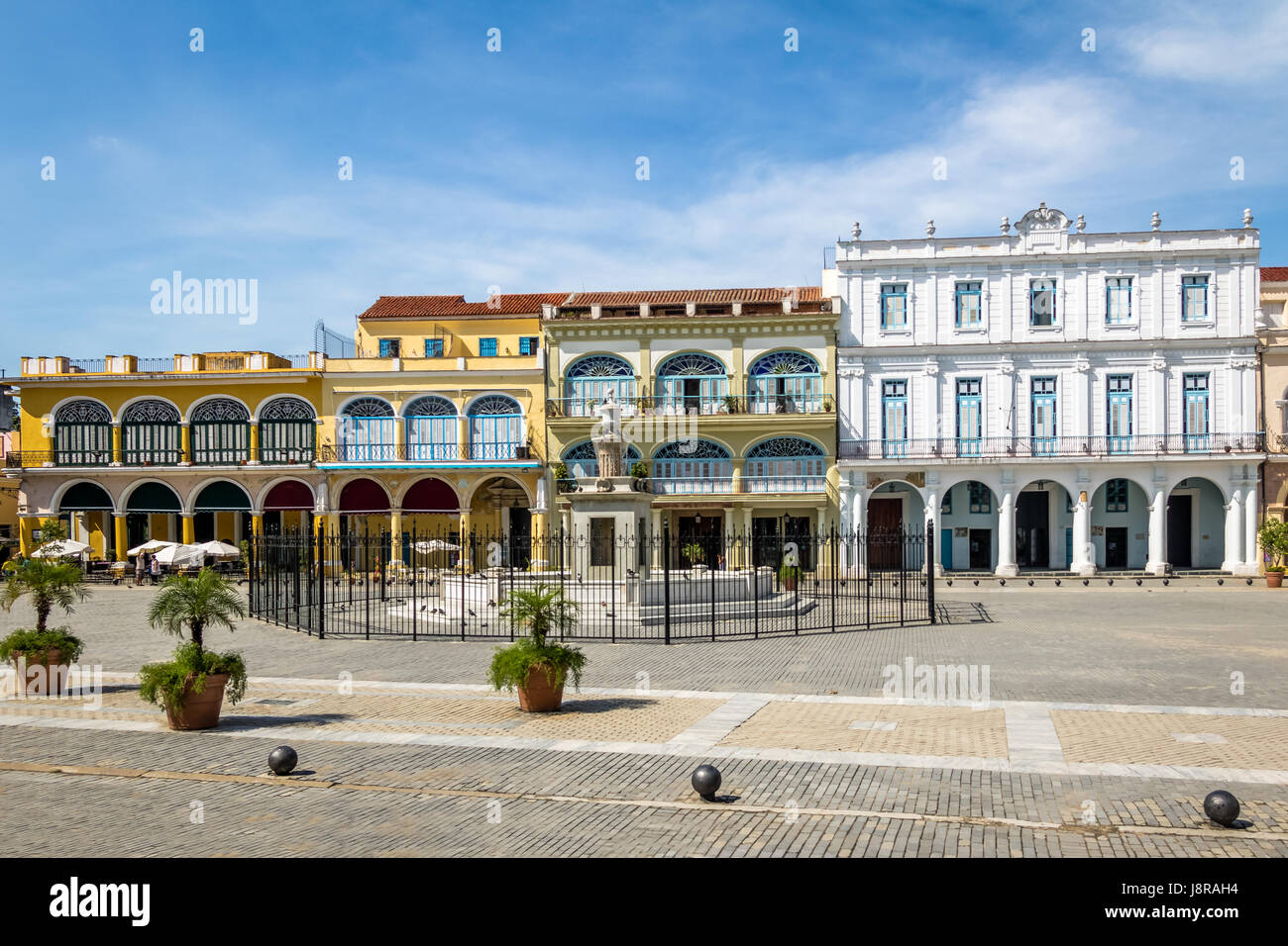Plaza vieja square havana hi-res stock photography and images - Alamy
