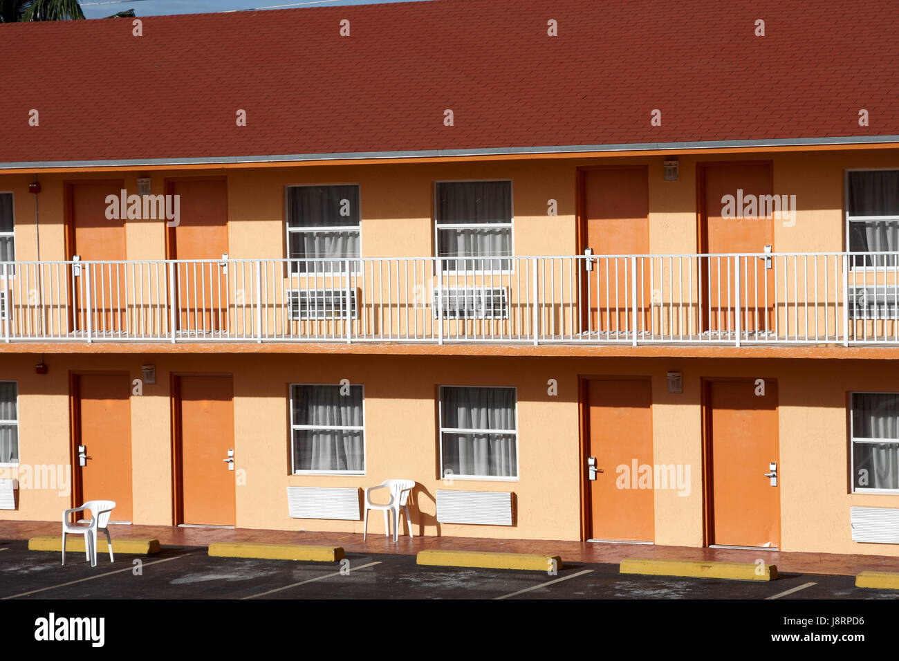 doors, motel, structure, building, chairs, daytime, nobody, walkway ...