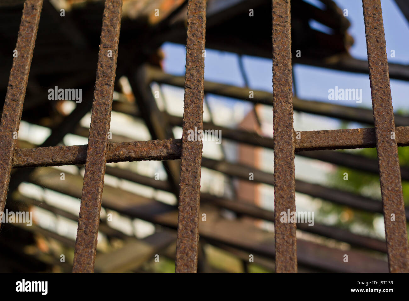 Empty concrete cage rusted bars hi-res stock photography and images - Alamy