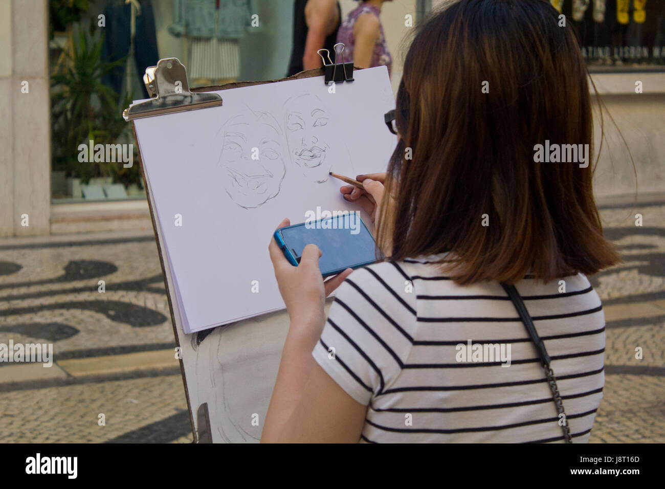 Artist sketching street hi-res stock photography and images - Alamy