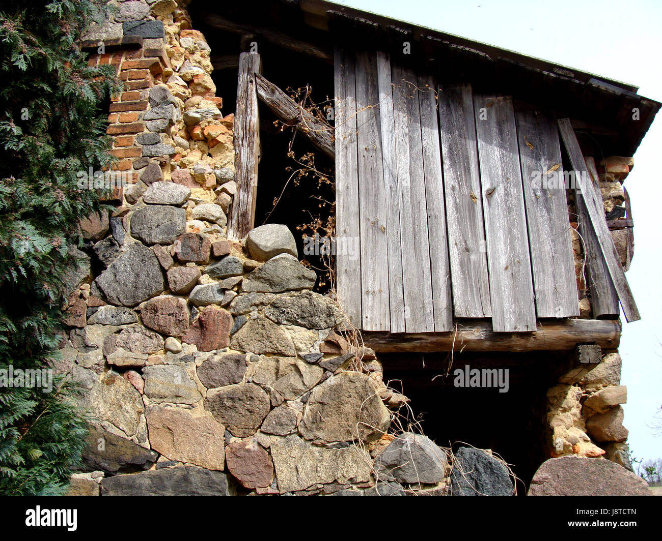 barn ruins / barn ruins Stock Photo - Alamy