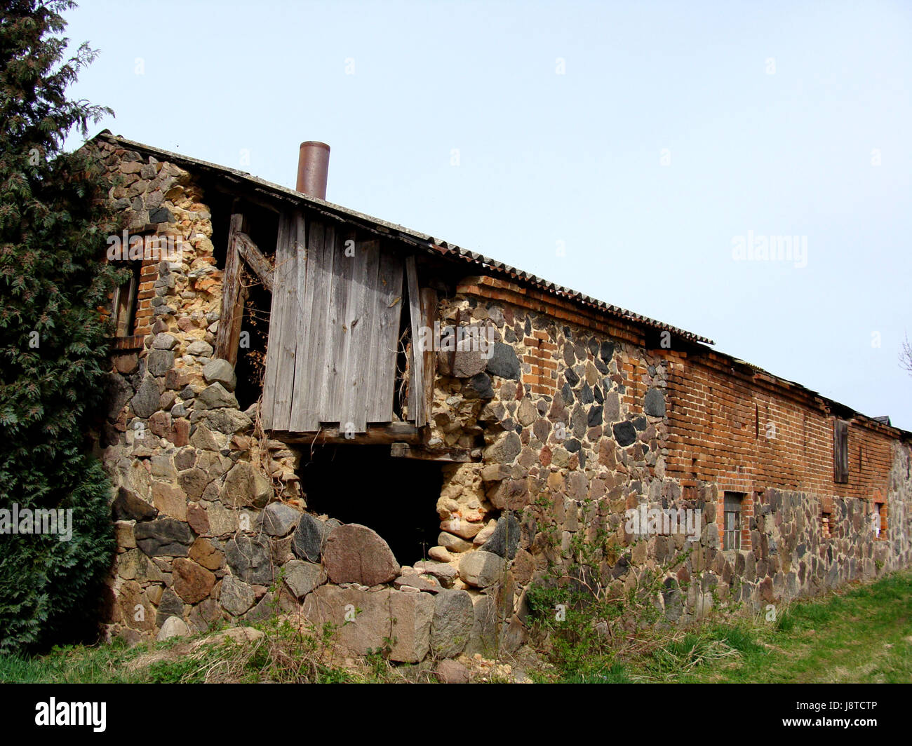 barn ruins / barn ruins Stock Photo - Alamy