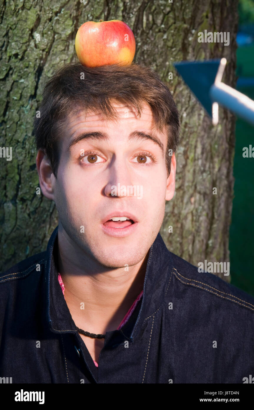 arrow hit apple on head Stock Photo - Alamy