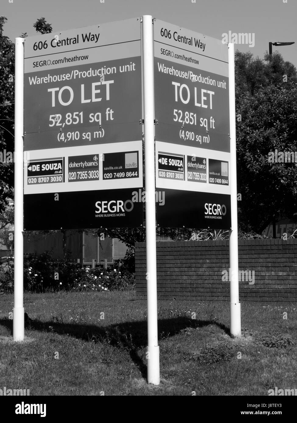 Estate agent london sign Black and White Stock Photos & Images - Alamy