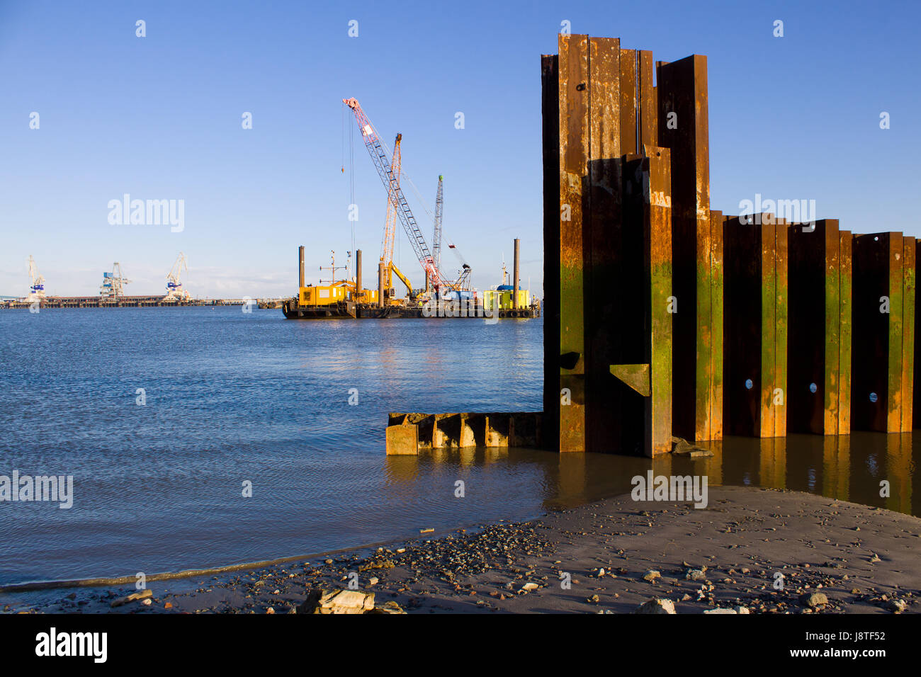 gdf suez energy wilhelmshaven water construction Stock Photo - Alamy