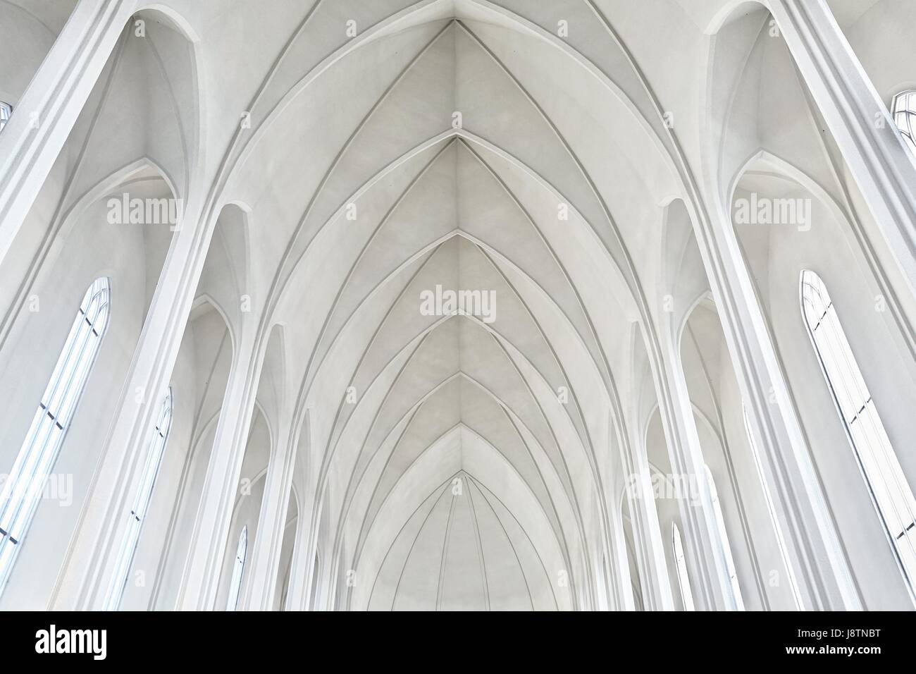 White church interior hi-res stock photography and images - Alamy